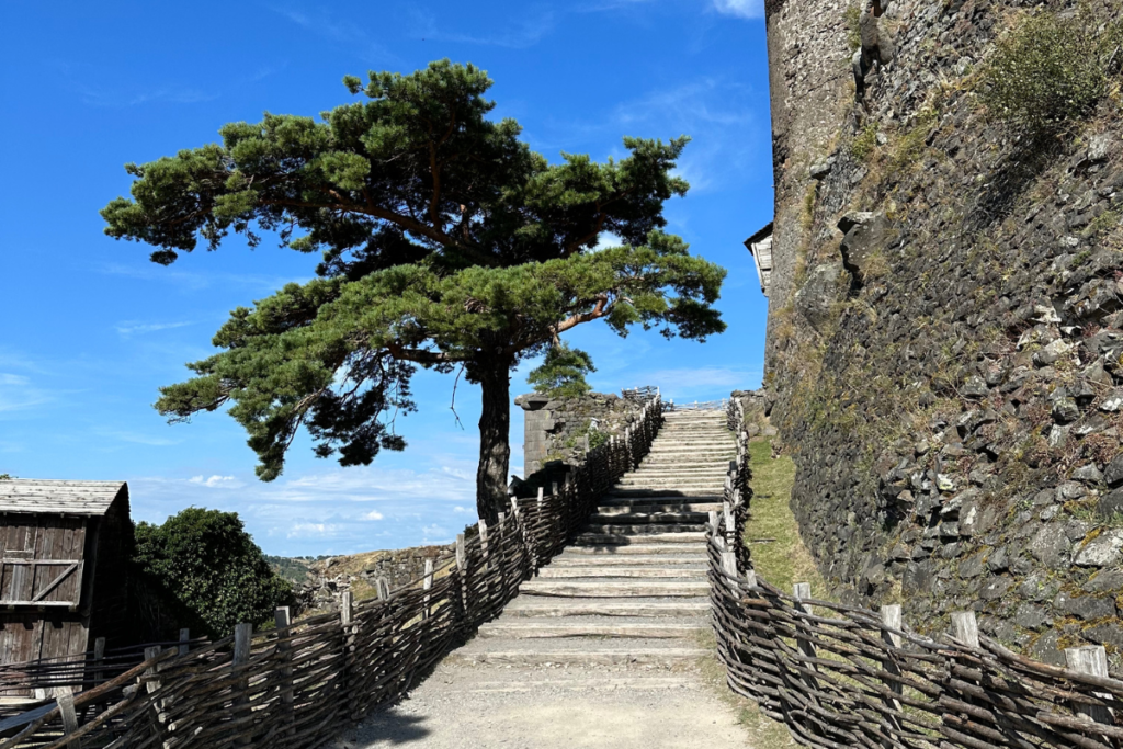 Le Château de Murol en Auvergne : Découvrez ce Joyau Médiéva