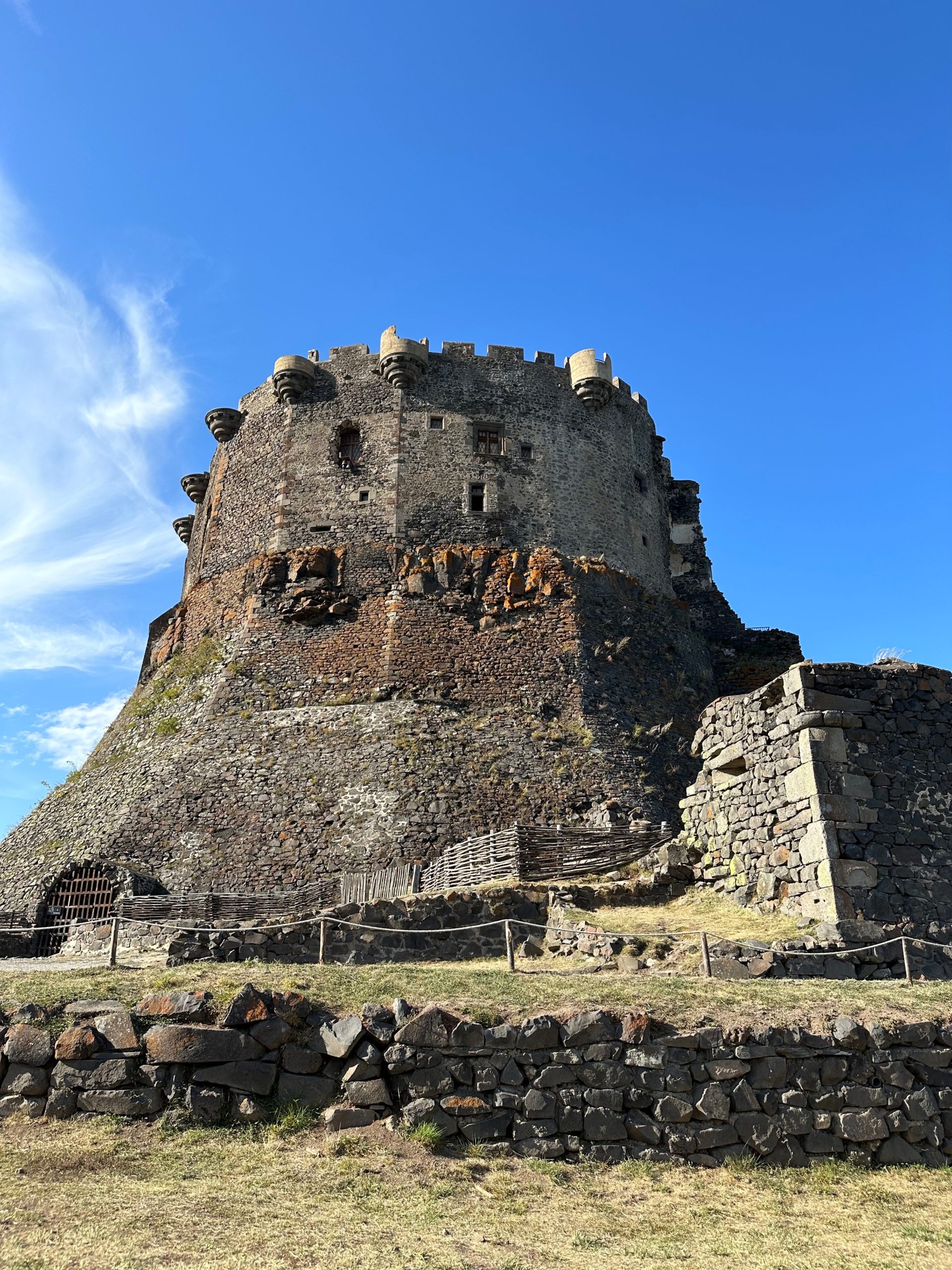 Le Château de Murol en Auvergne : Découvrez ce Joyau Médiéva